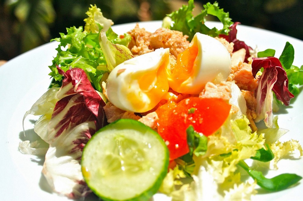 Salada de Atum com Ovo • Iguaria Receita e Culinária