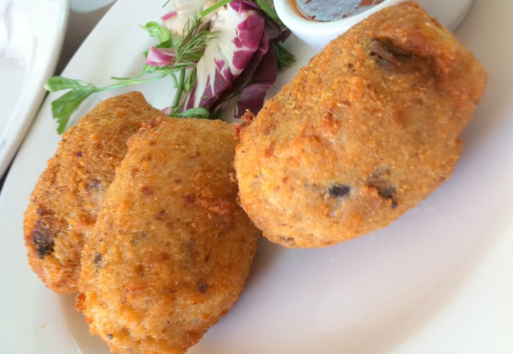 Bolas de Arroz Fritas • Iguaria Receita e Culinária
