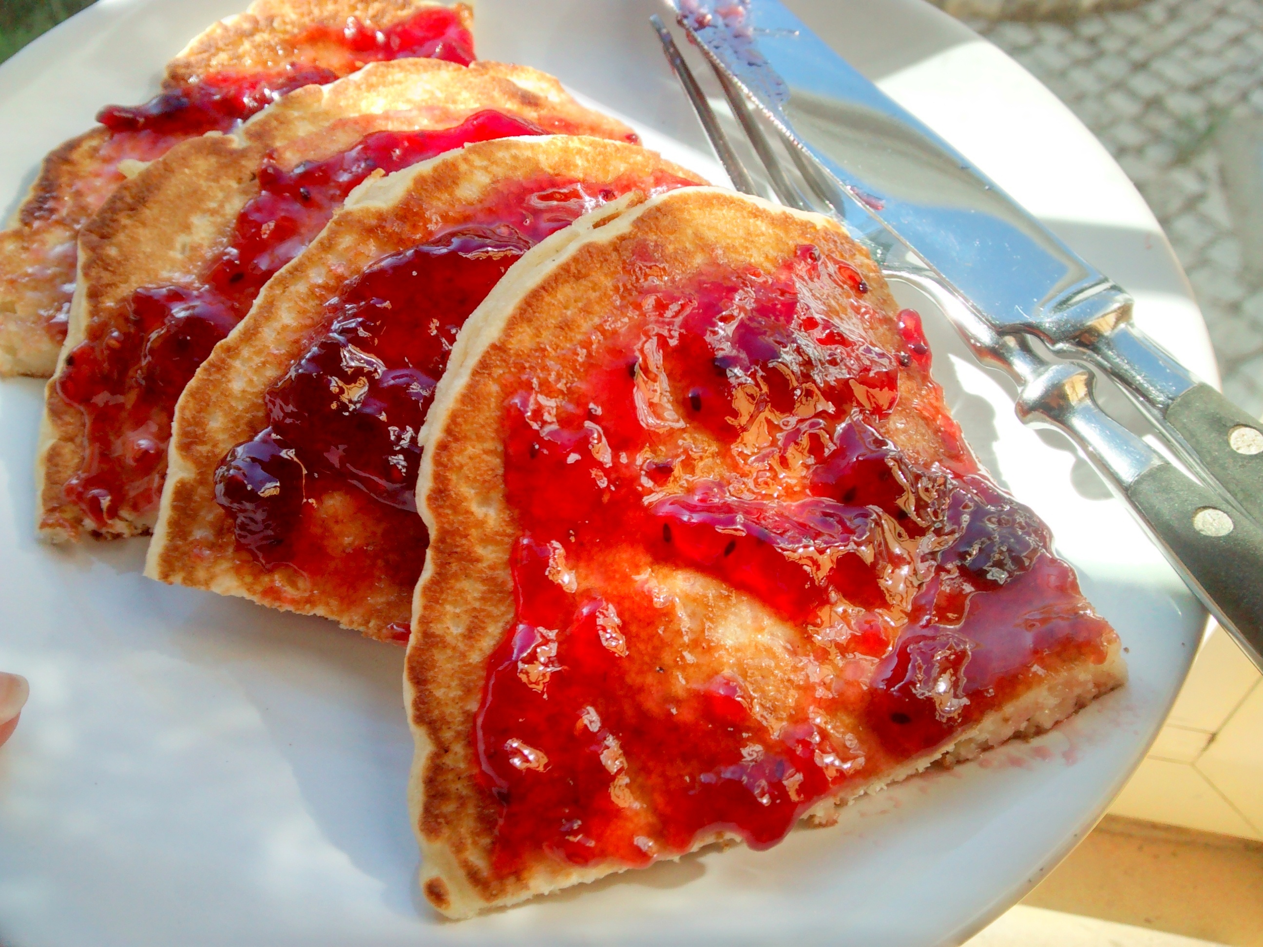 Panquecas com Doce de Morango • Iguaria Receita e Culinária Panquecas com Doce de Morango • Iguaria Receita e Culinária
