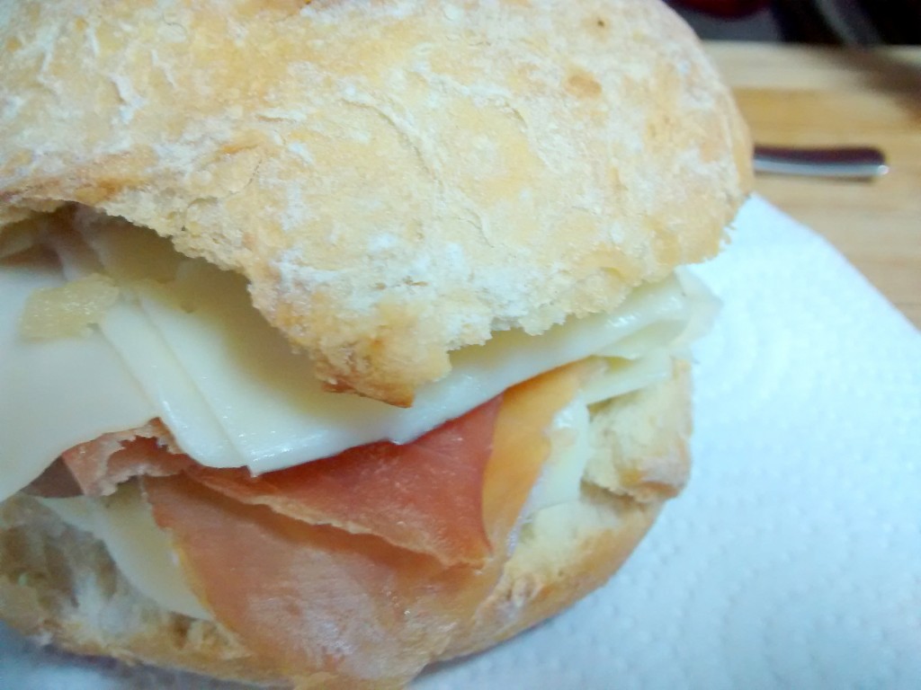 Sandes de Presunto e Queijo da Serra • Iguaria Receita e Culinária