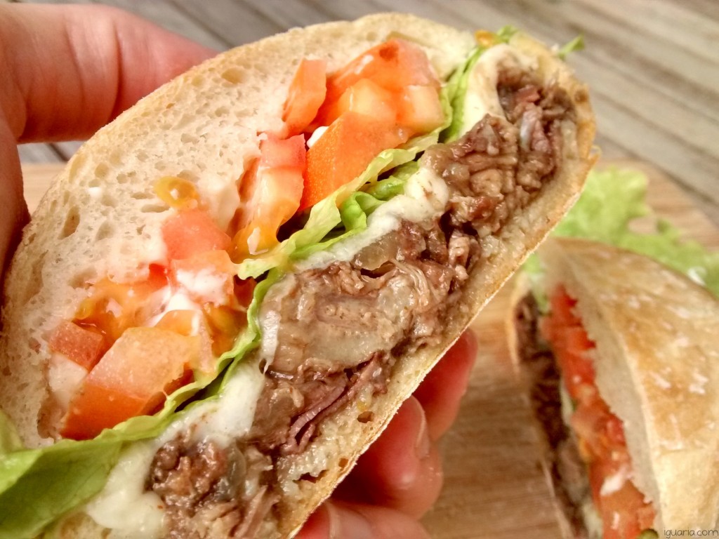 Sandes de Frango com Cebola Caramelizada • Iguaria Receita e Culinária