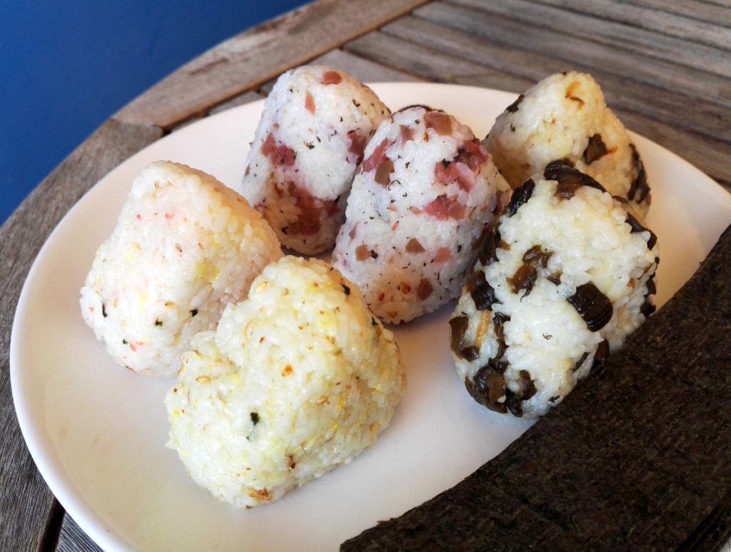 Como Fazer Bolas de Arroz Japonesas • Iguaria Receita e Culinária