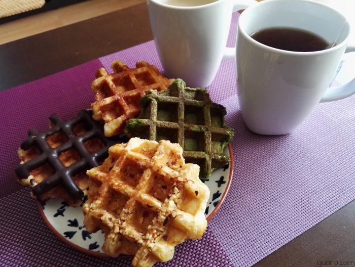 Manneken Waffles Simples, Amêndoa, Matcha e Chocolate • Iguaria Receita ...
