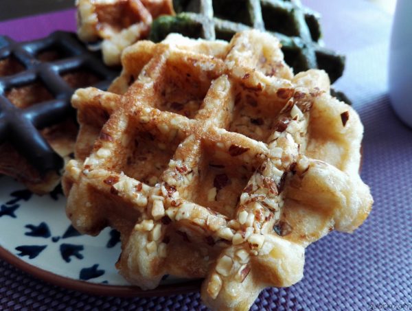 Manneken Waffles Simples, Amêndoa, Matcha e Chocolate • Iguaria Receita ...
