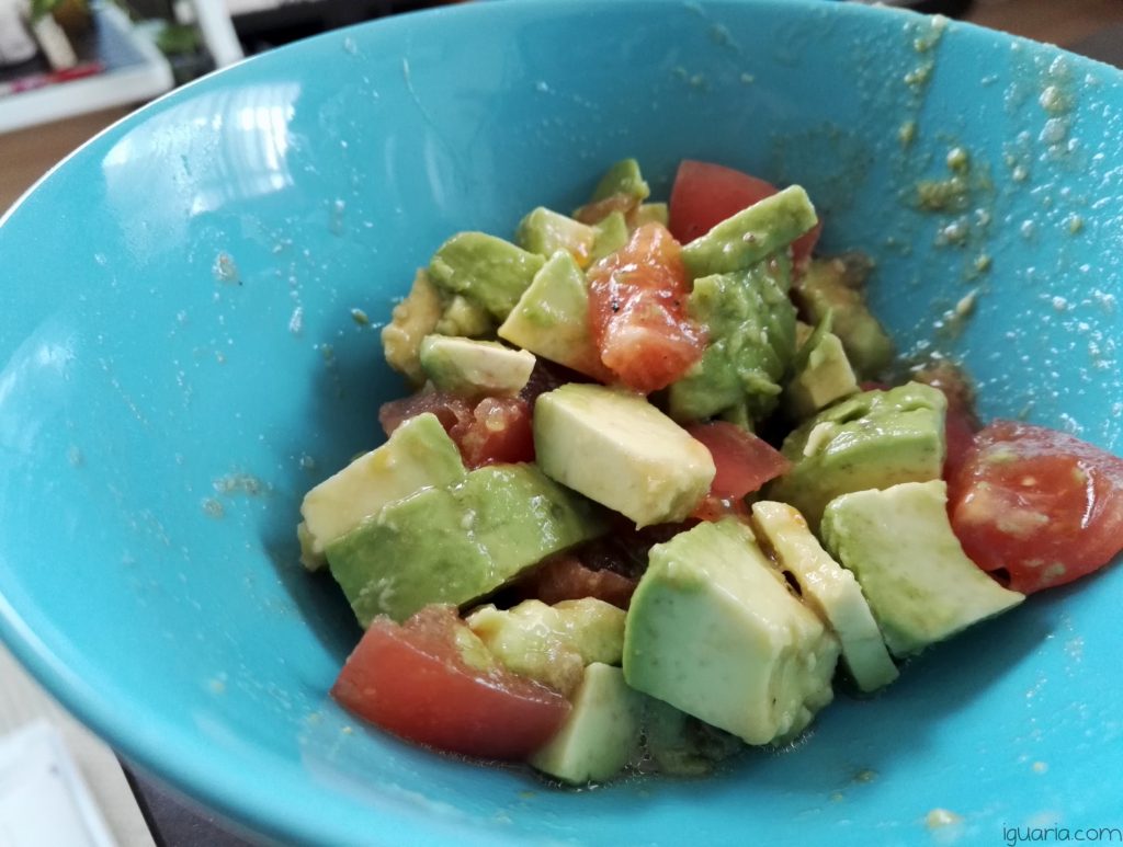 Salada de Abacate • Iguaria Receita e Culinária