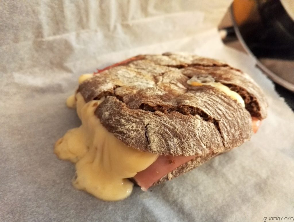 Tosta Mista com Tomate • Iguaria Receita e Culinária