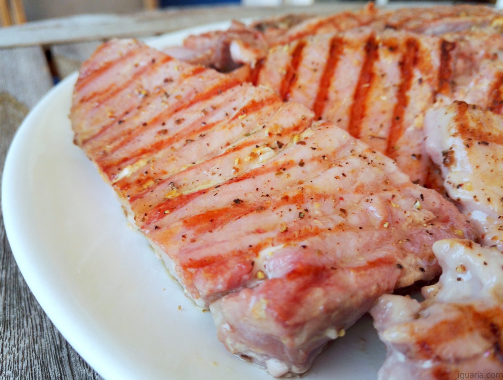 Atum Fresco Grelhado com Salada • Iguaria Receita e Culinária