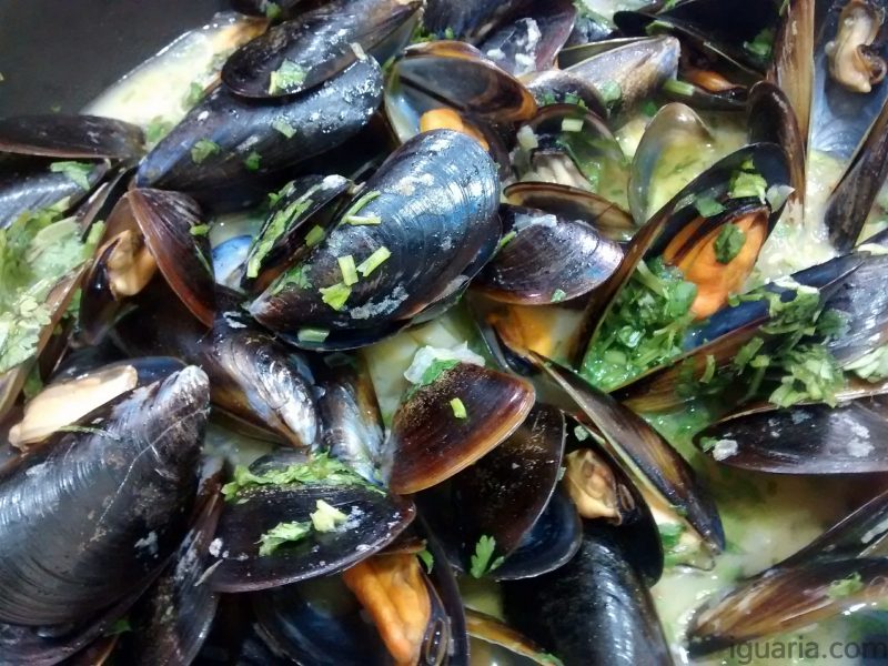 Mexilhão a Algarvia • Iguaria Receita e Culinária