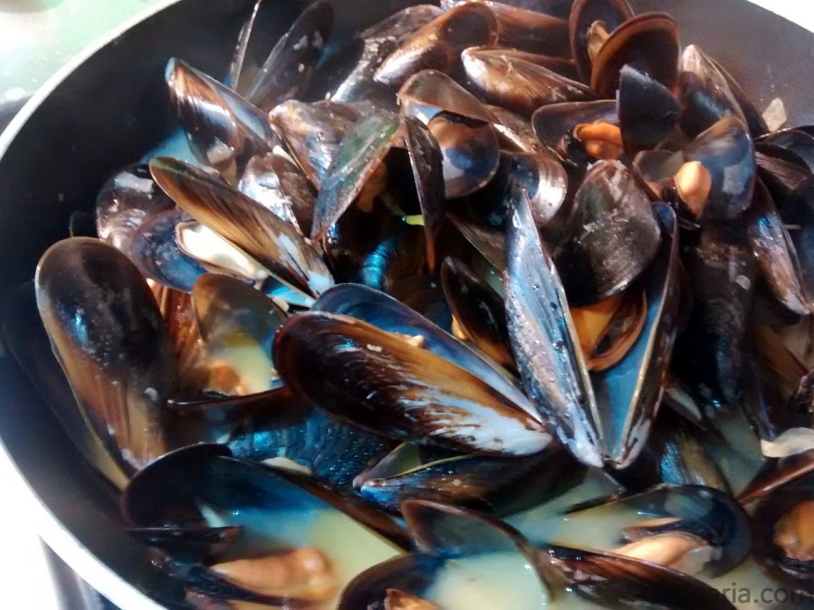 Mexilhão a Algarvia • Iguaria Receita e Culinária