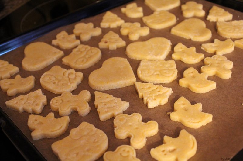 Biscoitos de Manteiga Natalícios • Iguaria Receita e Culinária