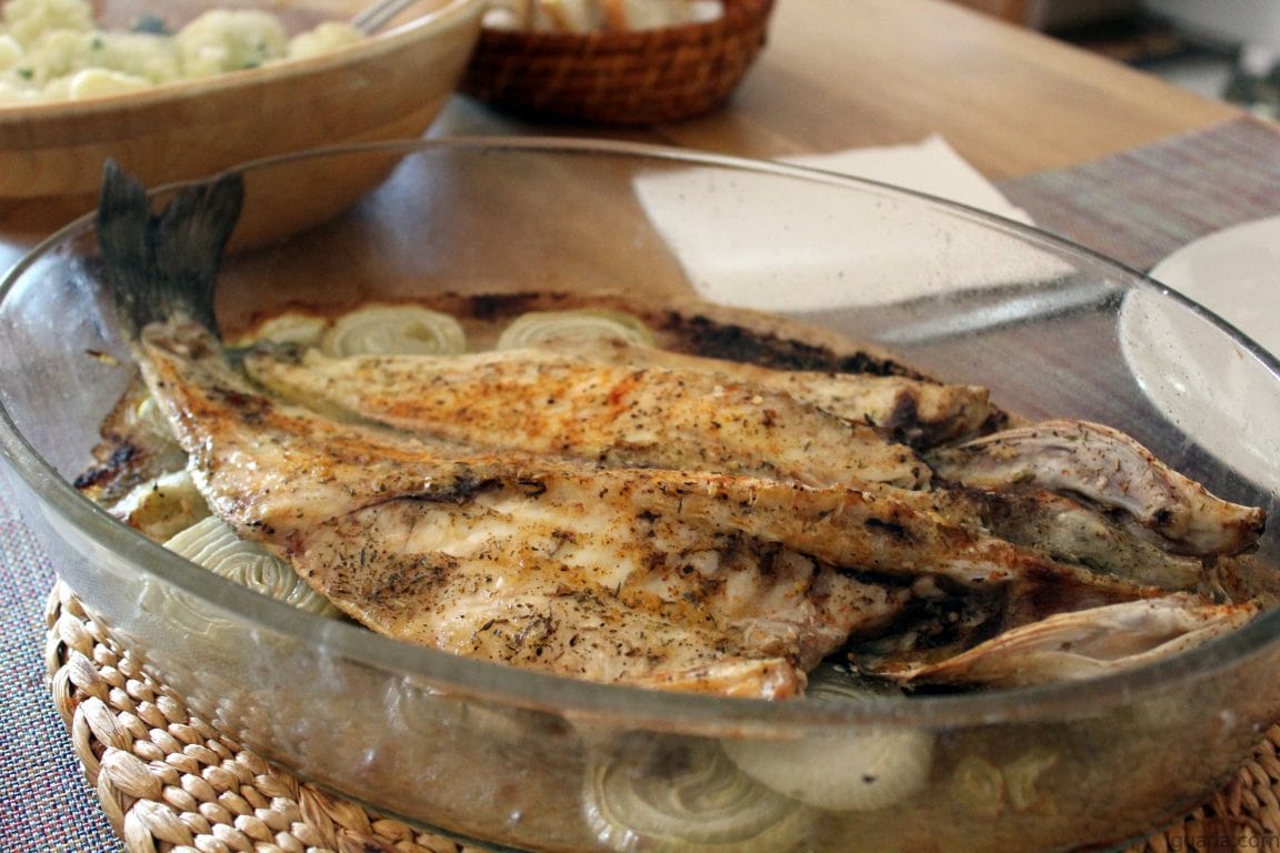 Robalo Assado com Batata e Couve-Flor • Iguaria Receita e Culinária