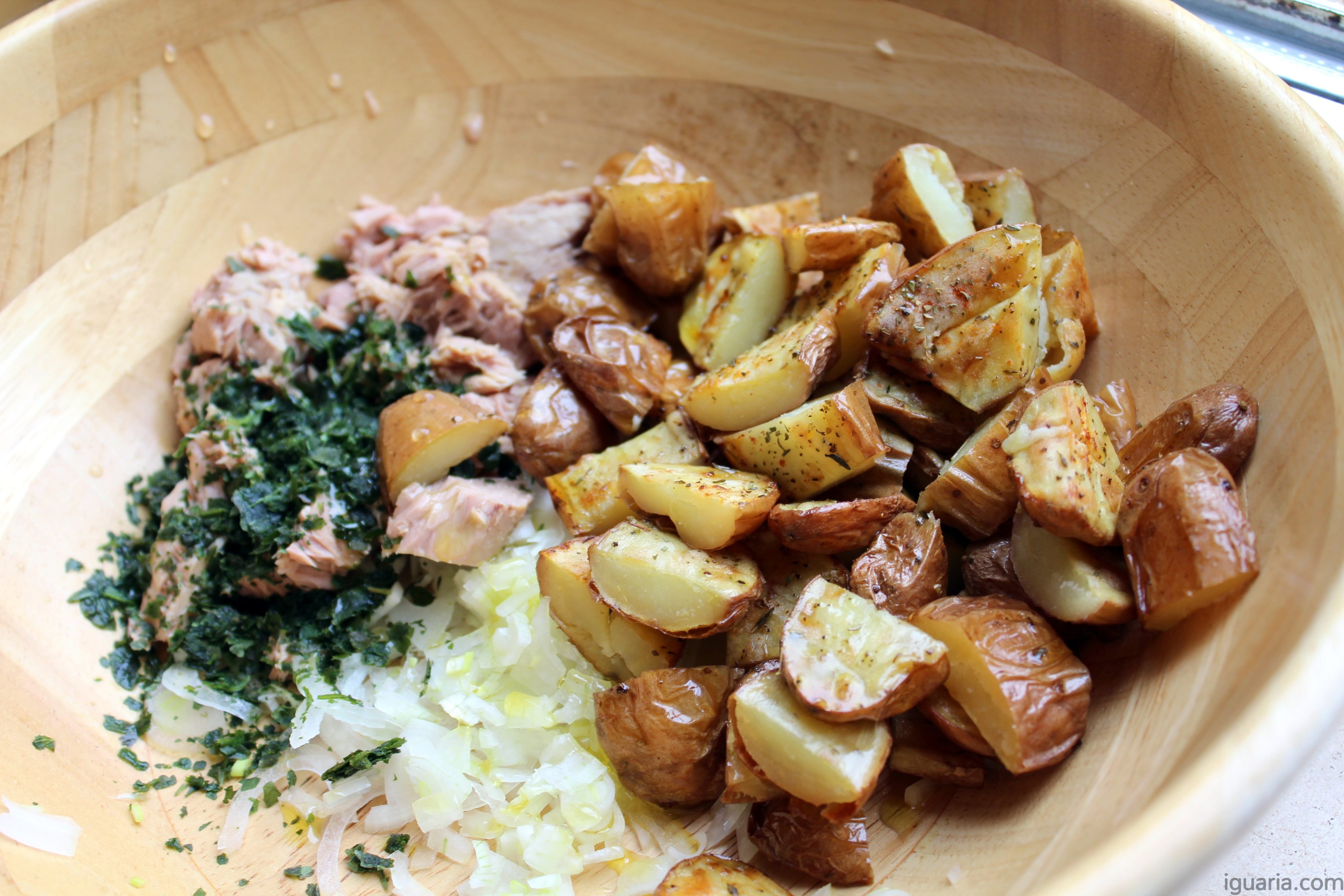 Salada Atum com Batatas Assadas · Iguaria! Receita e Culinária
