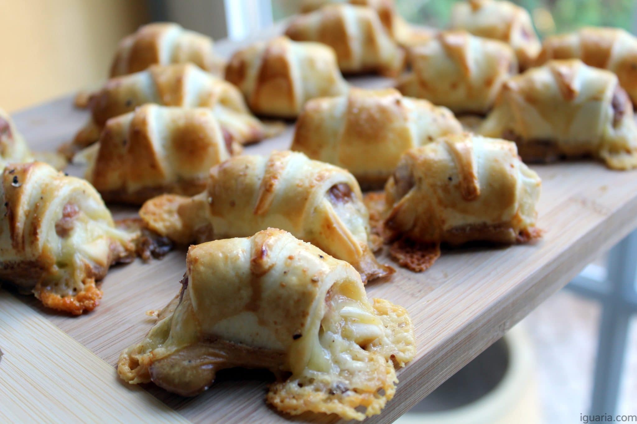 Folhados de Mini Salsichas • Iguaria! Receita e Culinária