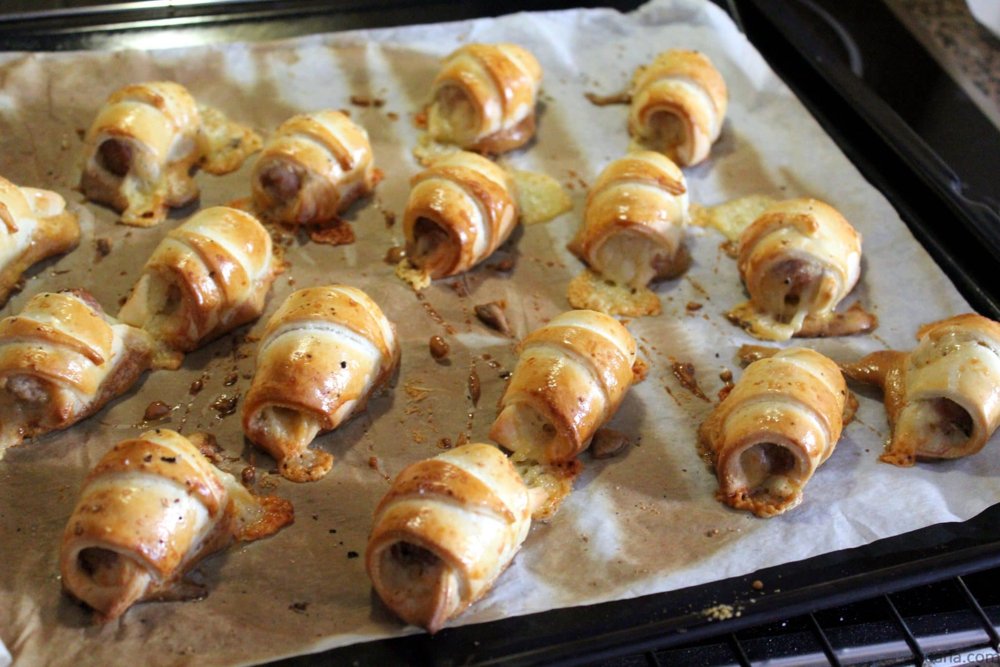 Folhados de Mini Salsichas • Iguaria Receita e Culinária