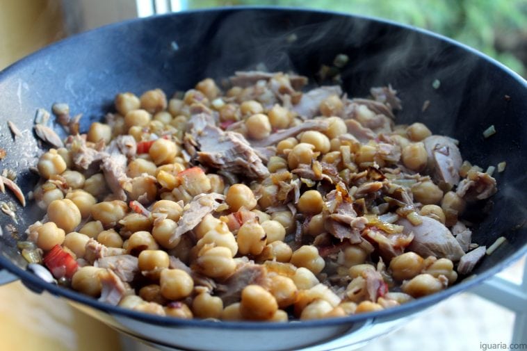 Refogado de Atum com Grão de Bico • Iguaria Receita e Culinária