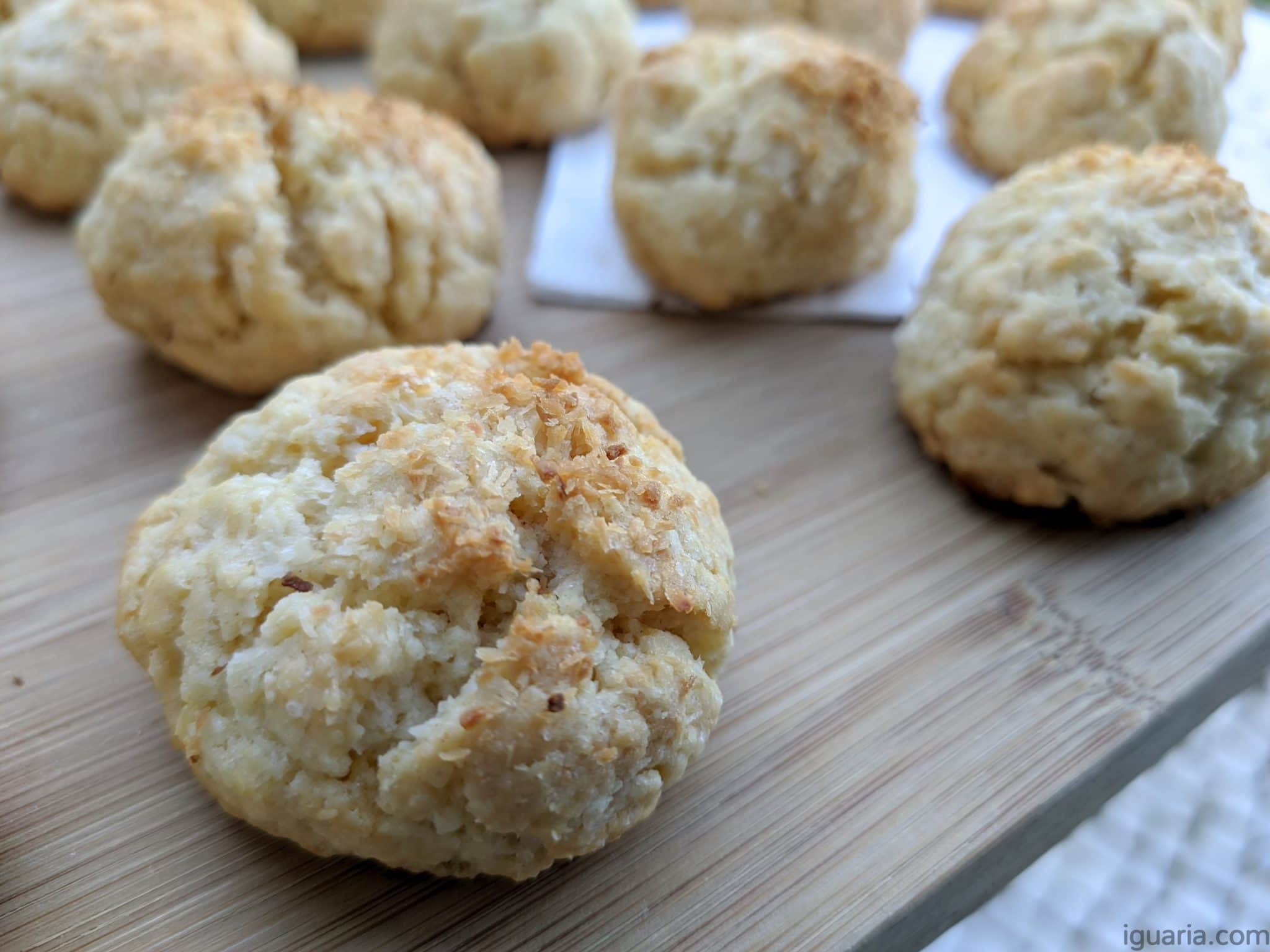Biscoitos Simples de Coco • Iguaria! Receita e Culinária
