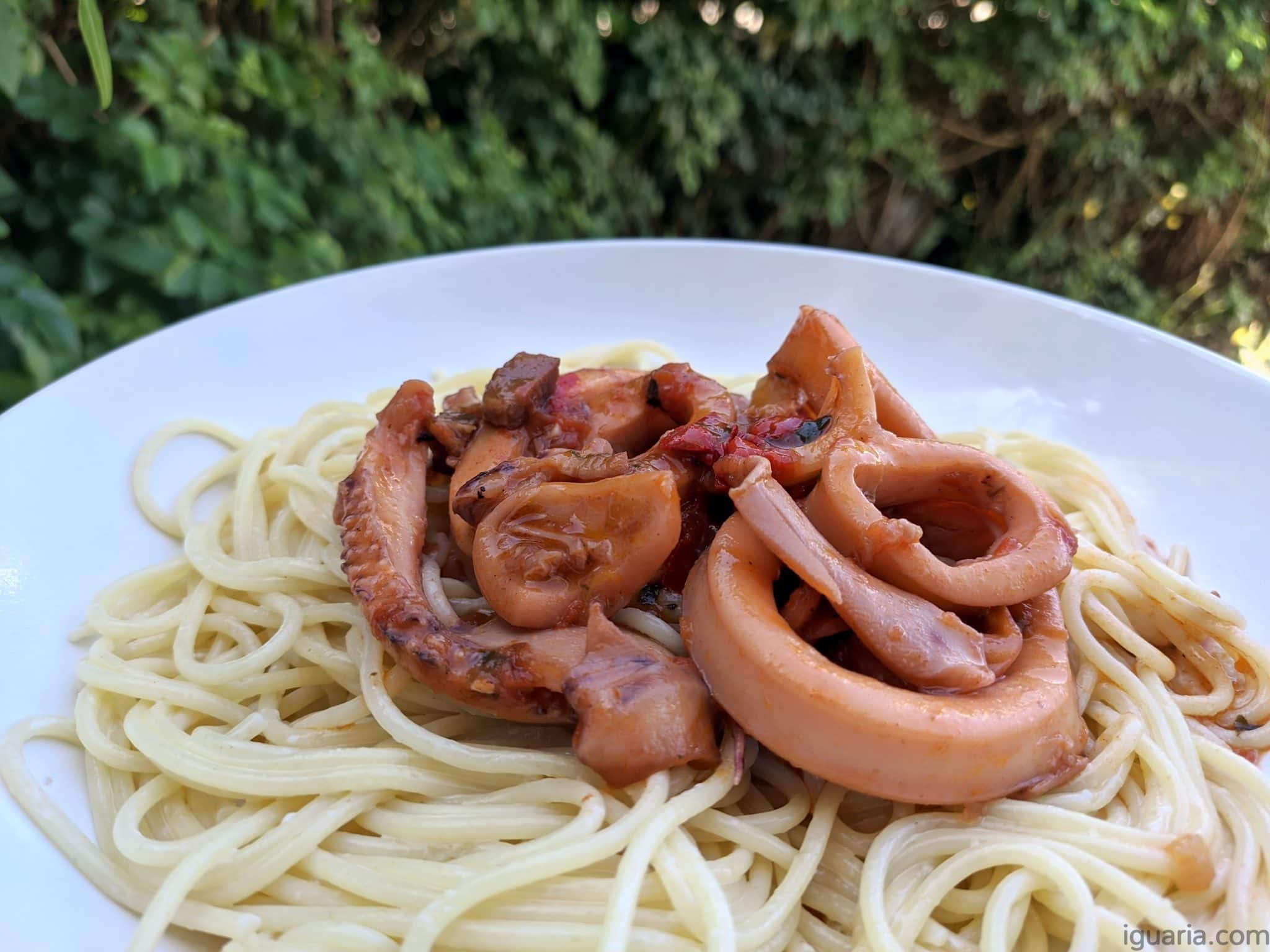 Lulas Guisadas com Esparguete • Iguaria Receita e Culinária