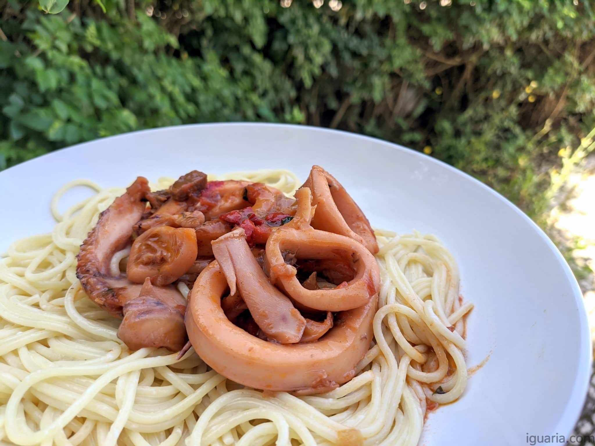 Lulas Guisadas com Esparguete • Iguaria Receita e Culinária