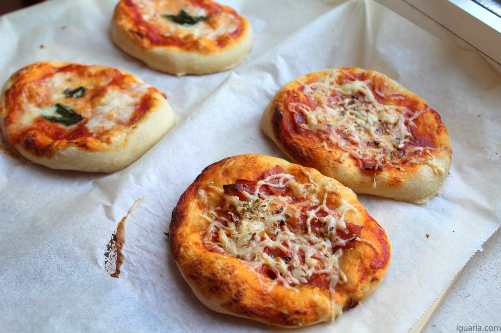 Mini Pizzas • Iguaria! Receita e Culinária