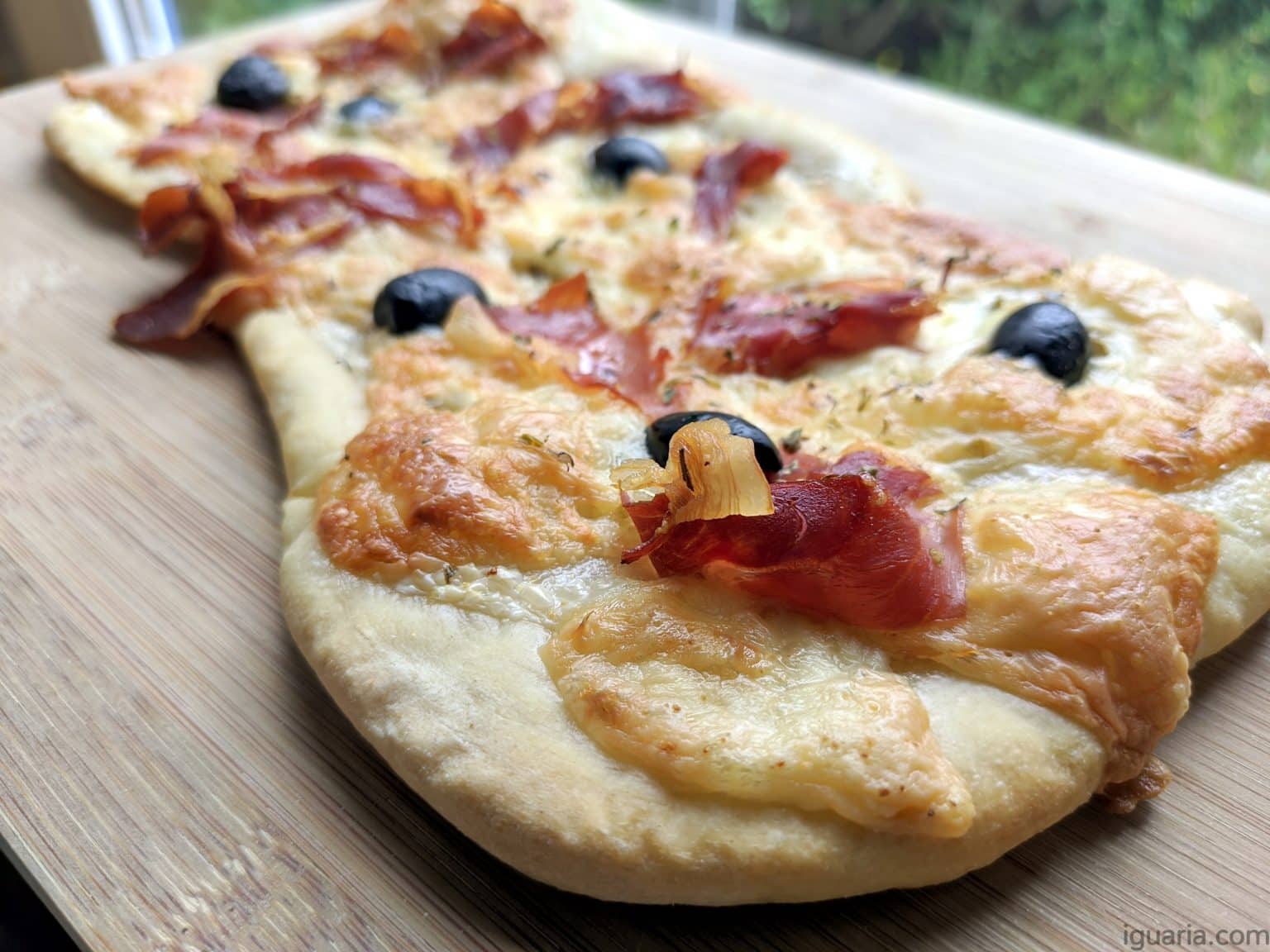 Pizza Branca de Presunto • Iguaria! Receita e Culinária