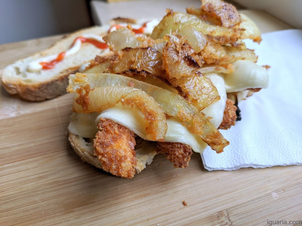Sandes de Peru Panado com Cebola Frita • Iguaria Receita e Culinária