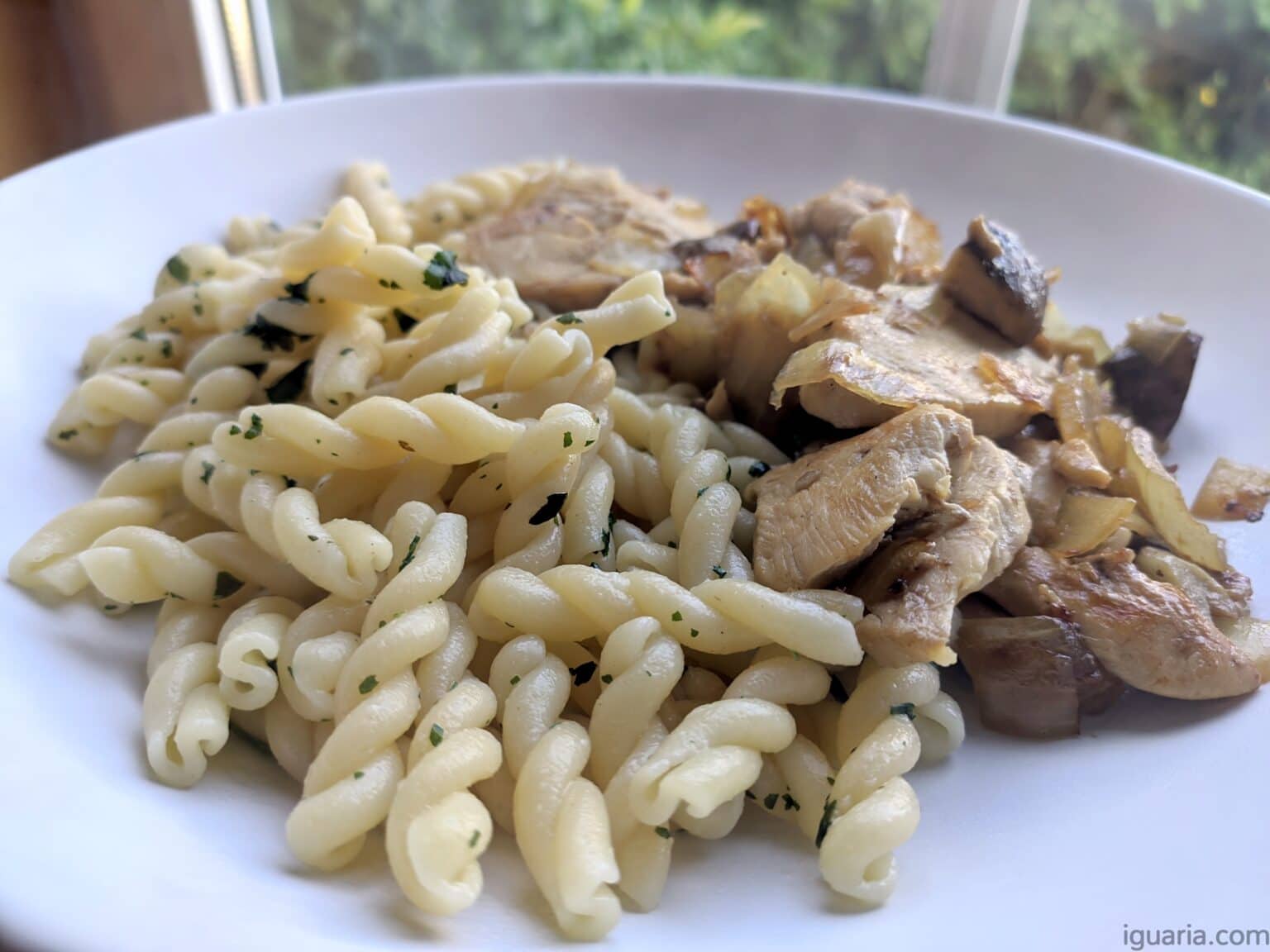 Massa com Frango e Cogumelos • Iguaria Receita e Culinária