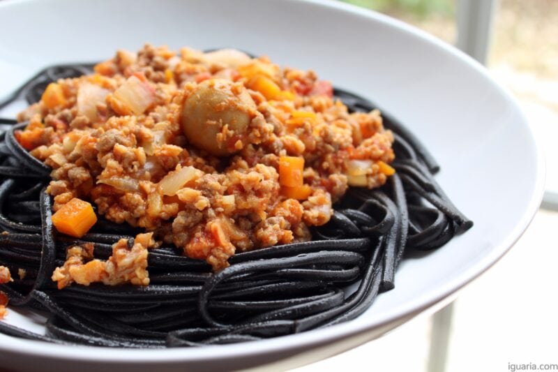 Linguine de Choco com Bolonhesa de Soja • Iguaria Receita e Culinária