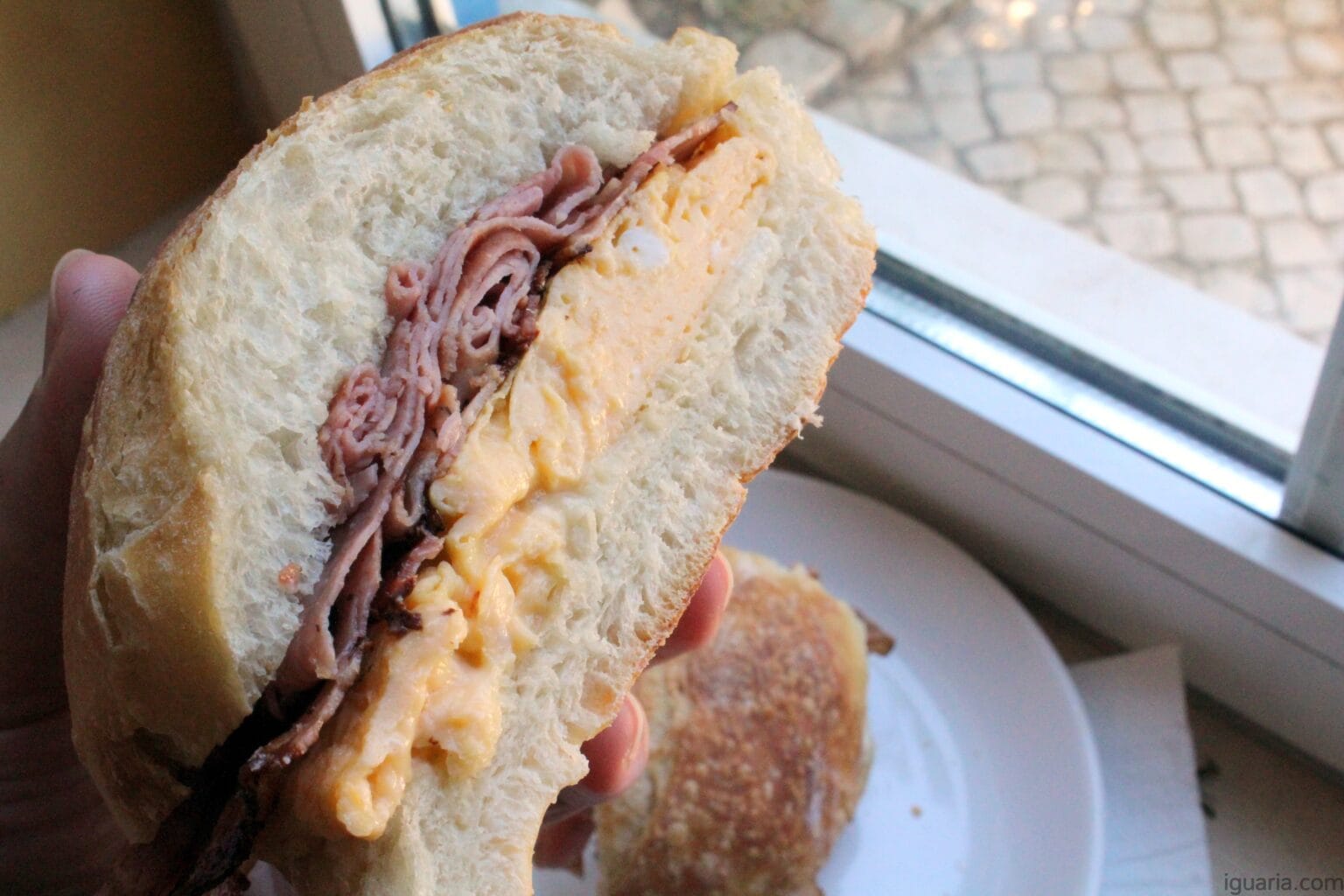 Sandes de Fiambre Frito e Ovo Mexido • Iguaria Receita e Culinária
