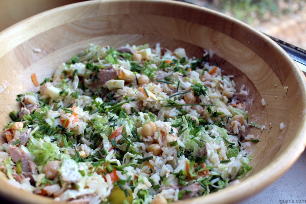 Salada de Arroz com Atum • Iguaria Receita e Culinária