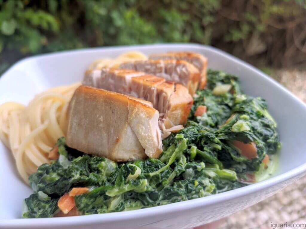 Atum Fresco com Refogado de Espinafres • Iguaria Receita e Culinária