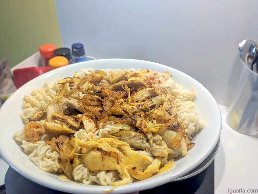 Ramen Instantâneo de Caril com Frango • Iguaria Receita e Culinária