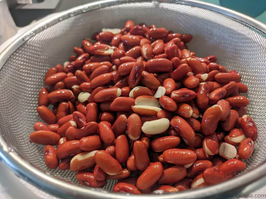 Feijoada Caseira com Salsichas Brasileiras • Iguaria Receita e Culinária