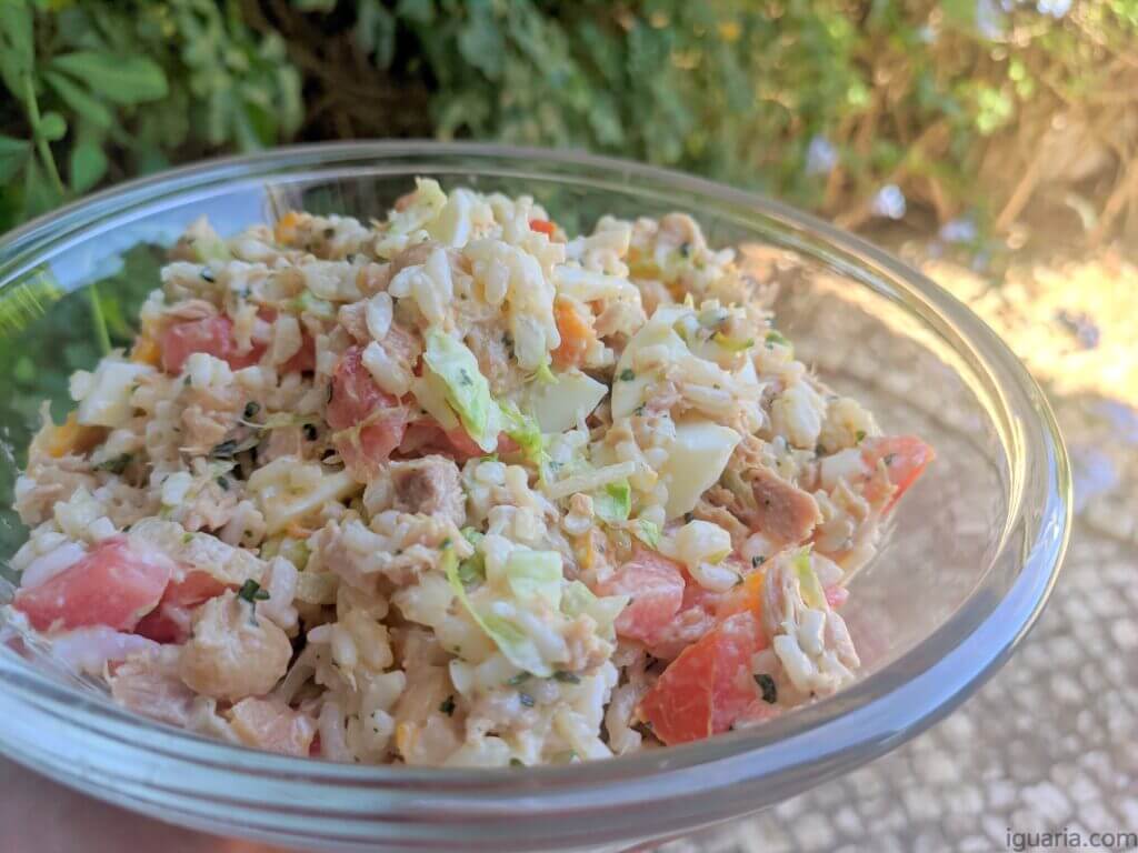 Salada Fria de Arroz com Atum • Iguaria Receita e Culinária